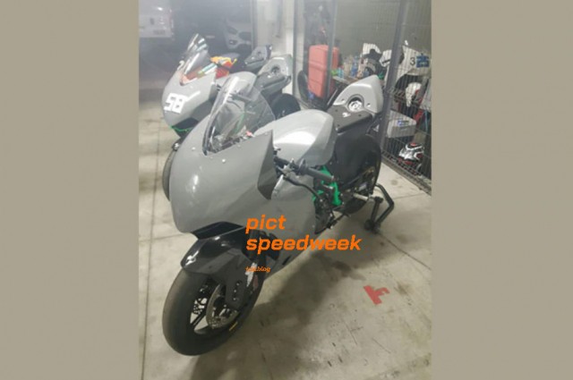 Hé lộ hình ảnh Sport bike KTM RC890 R 2022